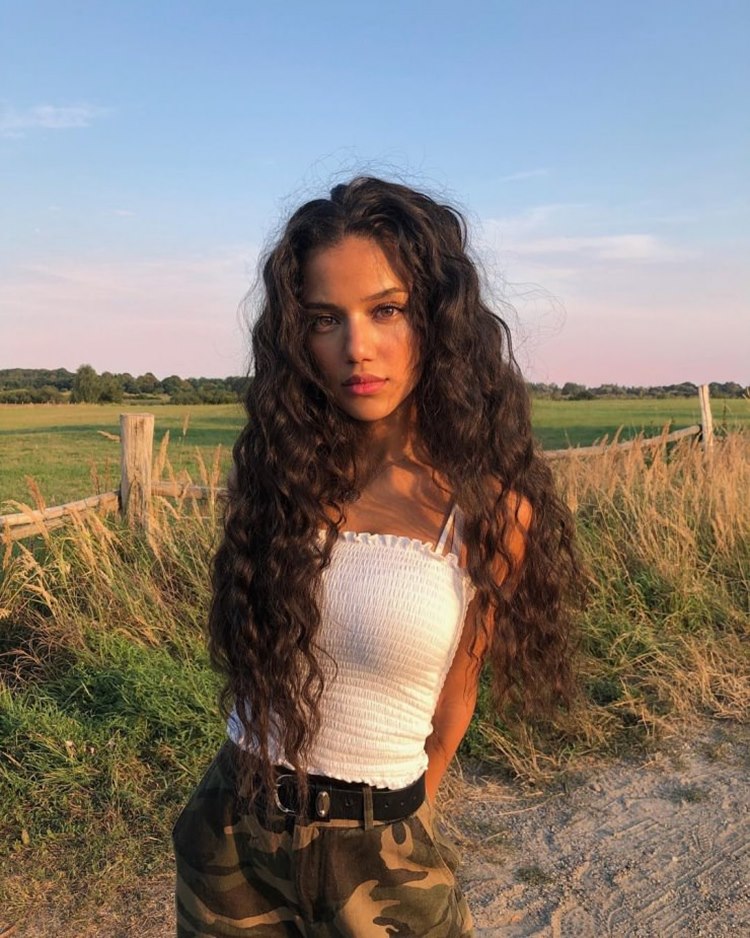 Badchix Cute As A Button (35 Photos) - Badchix Magazine